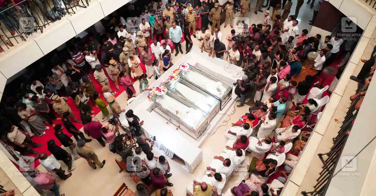 ഓടിനടന്ന ക്യാംപസിൽ ചേതനയറ്റ് അവർ ഒരുമിച്ച്; പ്രിയ കൂട്ടുകാർക്ക് ...