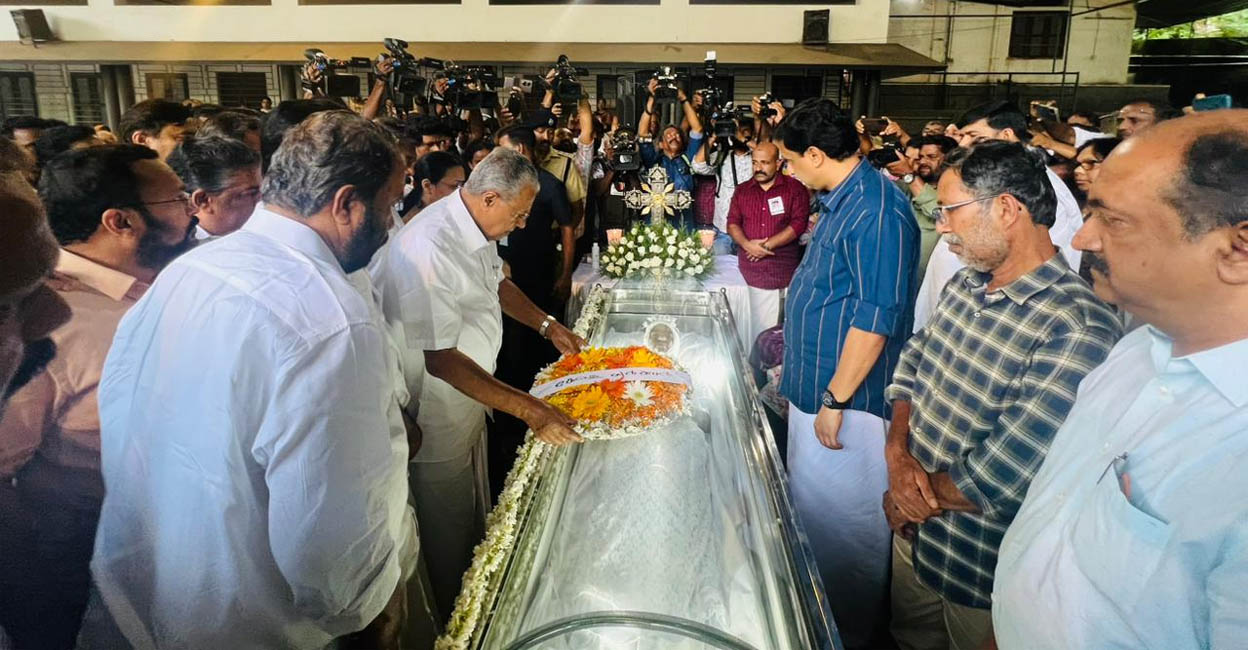 സാറയ്ക്ക് അന്തിമോപചാരം അർപ്പിച്ച് മുഖ്യമന്ത്രിയും മന്ത്രിമാരും ...