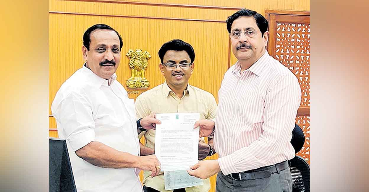 യാത്രാ ദുരിതത്തിന് പരിഹാരം വേണം മലബാറിലേക്ക് എന്ന് വഴിതെളിയും?-M.K ...