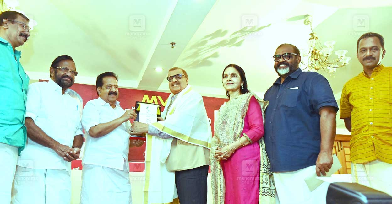 ലീഗിന്റെ പിന്നാലെ നടക്കുന്ന സിപിഎമ്മുകാർ ആദ്യം എം.വി.രാഘവനോടു മാപ്പു ...