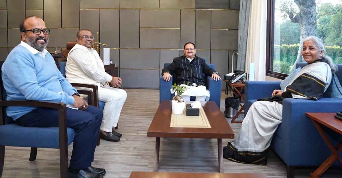 ഗവർണറെപ്പോലും നടുറോഡിൽ അക്രമിക്കുന്ന സാഹചര്യം: നിർമല സീതാരാമൻ, ജെ.പി ...