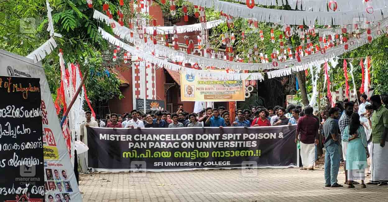 ‘സിപിയെ വെട്ടിയ നാടാണേ’: ഗവർണർക്കെതിരെ തിരു. യൂണിവേഴ്സിറ്റി കോളജിലും ...