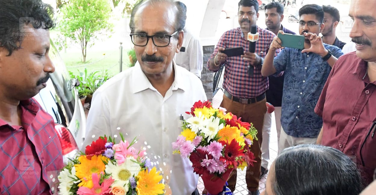 ഡോ.എസ്.ബിജോയ് നന്ദൻ ഇനി കണ്ണൂർ വിസി, ചുമതലയേറ്റു - S Bijoy Nandan took ...