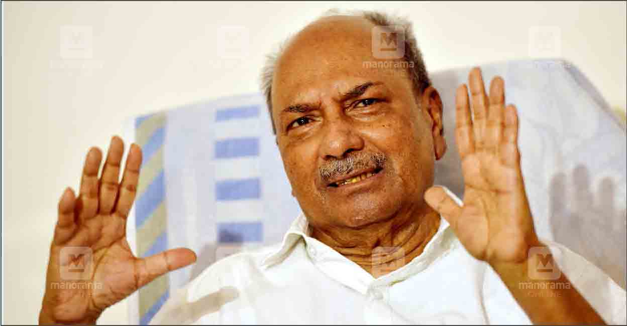 കൂറ് ഭരണഘടനയ്ക്കു വേണ്ടി പോരാടുന്ന നെഹ്റു കുടുംബത്തോടു മാത്രം: ആന്റണി ...