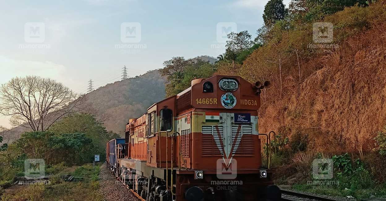 ട്രെയിനിൽ റെയിൽവേ ഉദ്യോഗസ്ഥയുടെ സ്വർണം കവര്‍ന്നിട്ട് ഒരു വർഷം; പ്രതിയെ ...