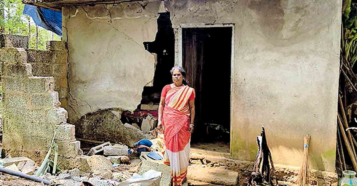 കാട്ടാനയ്ക്കെന്ത് കരുണ?; ‘അരിക്കൊമ്പൻ’ വീട് തകർത്തു - Wild elephant ...