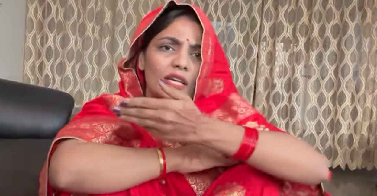 യോഗി സർക്കാരിനെ വിമർശിച്ച് പാട്ട്: നേഹ റാത്തോഡിന് പൊലീസ് നോട്ടിസ് ...