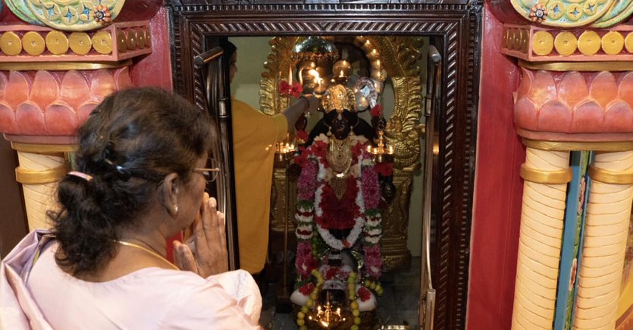 മാതാ അമൃതാനന്ദമയിയെ സന്ദർശിച്ച് രാഷ്ട്രപതി ദ്രൗപദി മുർമു–ചിത്രങ്ങ ...