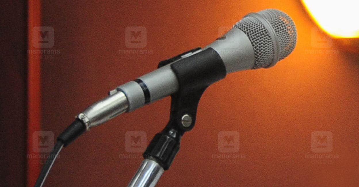 എല്ലാ പരിപാടികൾക്കും മൈക്ക് ഹൗളിങ് പതിവാണ്, ഇത് എങ്ങനെ തടയാം?