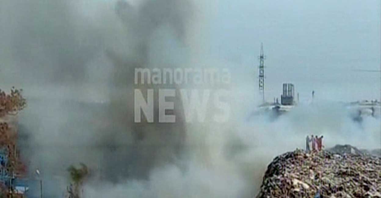 ബ്രഹ്മപുരത്ത് വീണ്ടും തീപിടിത്തം; അണയ്ക്കാൻ അഗ്നിരക്ഷാസേനയുടെ ശ്രമം - Brahmapuram Fire ...