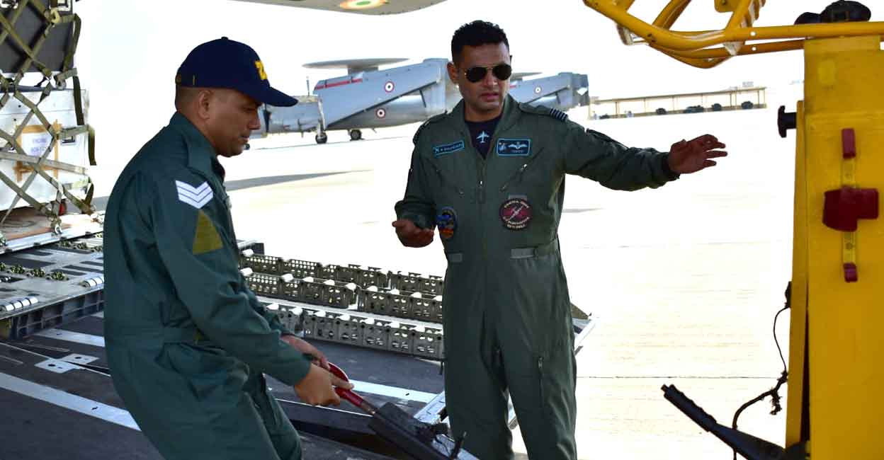 ഇന്ത്യയുടെയും യുഎസിന്റെയും വ്യോമസേനാ കരുത്തറിയിച്ച് സൈനികാഭ്യാസം ...