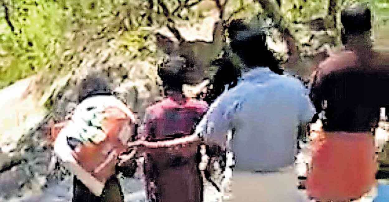 ക്യാമറയിൽ പകർത്തി ക്രൂരവിനോദം, തെളിവായതും ആ ദൃശ്യങ്ങൾ - Videos of ...