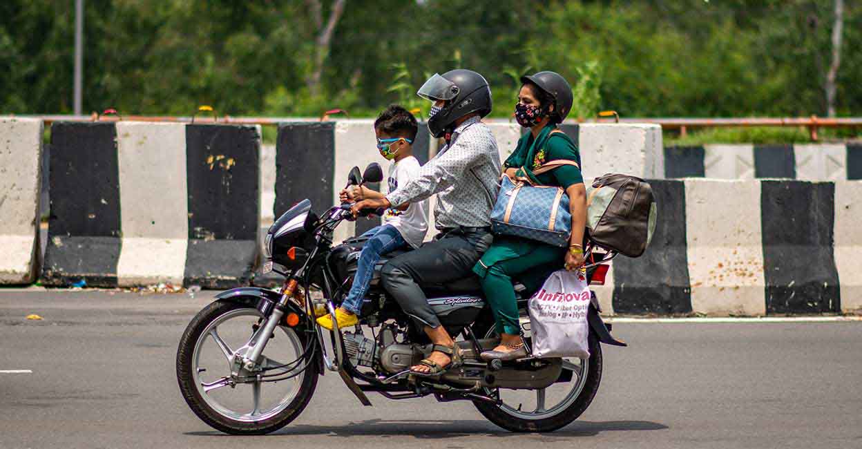 ബൈക്കില്‍ കുട്ടികളുമൊത്തുള്ള യാത്ര; കേന്ദ്ര തീരുമാനം വരുന്നത് വരെ ...