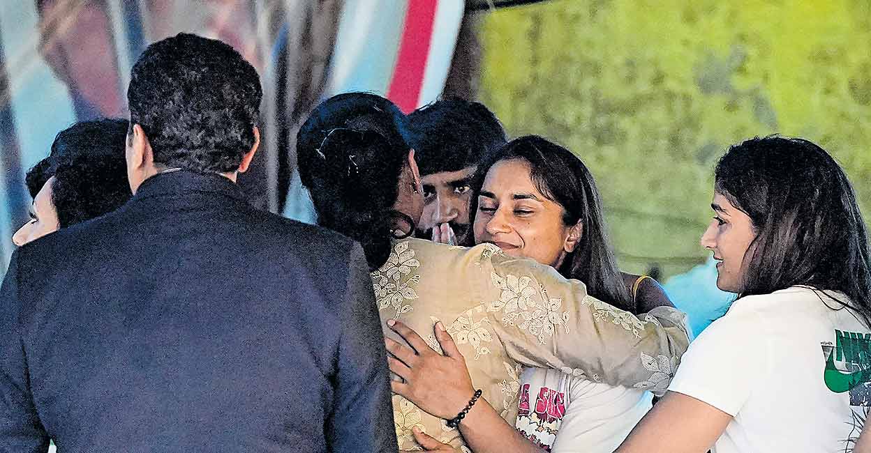 ഉഷ സമരഗോദയിൽ: ഗുസ്തി താരങ്ങളുമായി ചർച്ച നടത്തി; പ്രശ്ന പരിഹാരത്തിന് ...