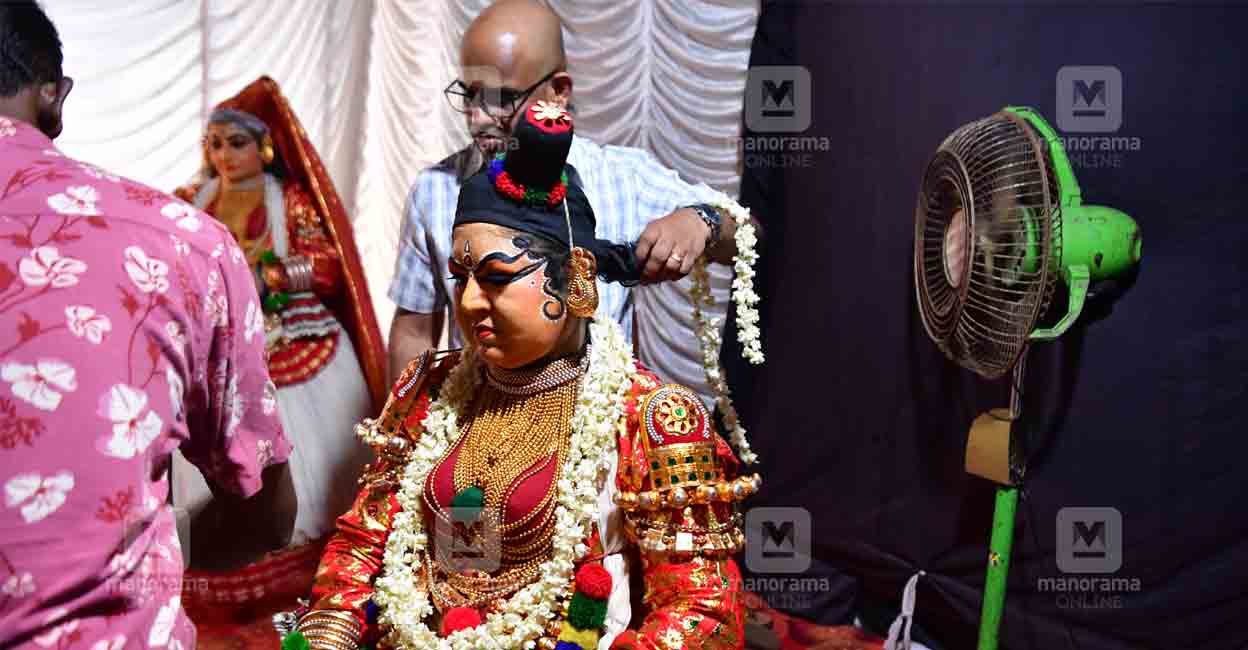 ദമയന്തിയായി കഥകളിയരങ്ങിൽ മന്ത്രി ബിന്ദു – Minister R. Bindu back to ...