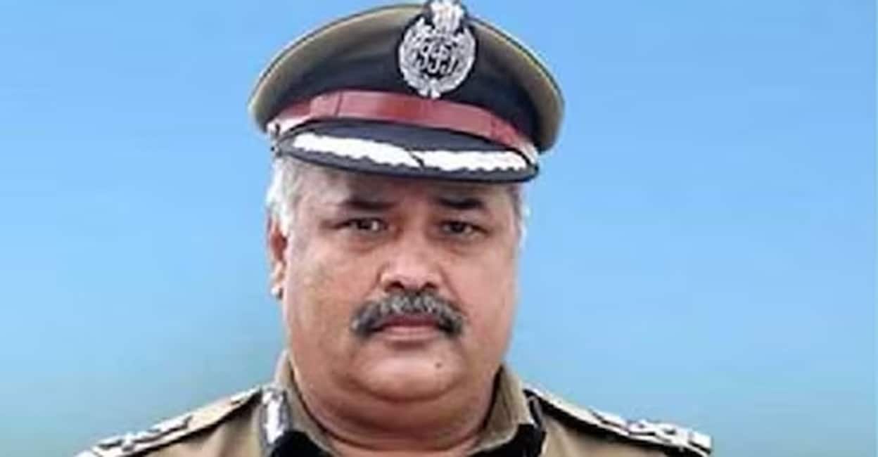 ഐപിഎസുകാരിക്കു നേരെ പീഡനശ്രമം: മുൻ ഡിജിപിക്ക് 3 വർഷം തടവ്, വാക്കു ...