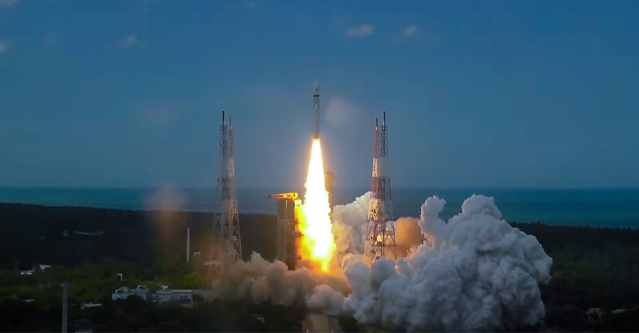 ചന്ദ്രയാൻ 3: ഭ്രമണപഥം ഉയർത്തിയെന്ന് ഇസ്റോ - Chandrayaan-3 first orbit ...