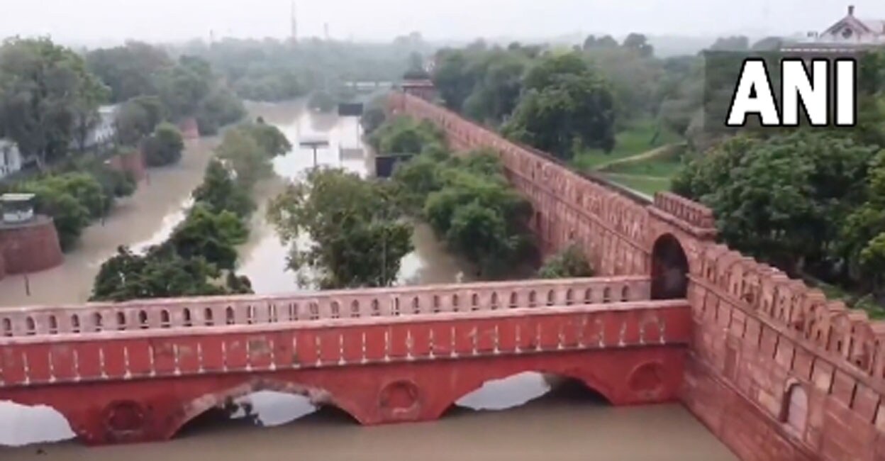 യമുനയിലെ ജലം സുപ്രീം കോടതിവരെയെത്തി, രാജ്ഘട്ടും വെള്ളത്തിൽ: അമിത് ഷായെ ...