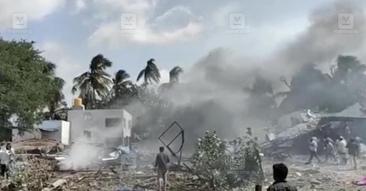 കൃഷ്ണഗിരിയിലെ പടക്കക്കടയിൽ തീപിടിത്തം: 5 മരണം, 20ൽ അധികം പേർക്ക് പരുക്ക് - Krishnagiri ...