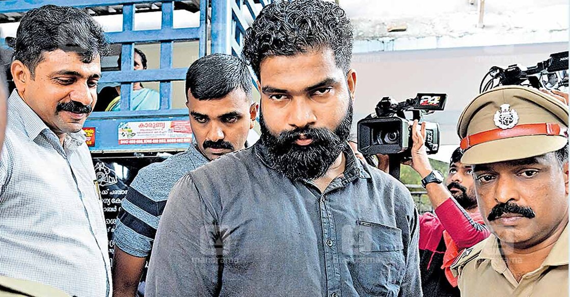 കാട്ടാക്കട ആൾമാറാട്ടം: മുൻ പ്രിൻസിപ്പലിന്റെയും എ. വിശാഖിന്റെയും ...