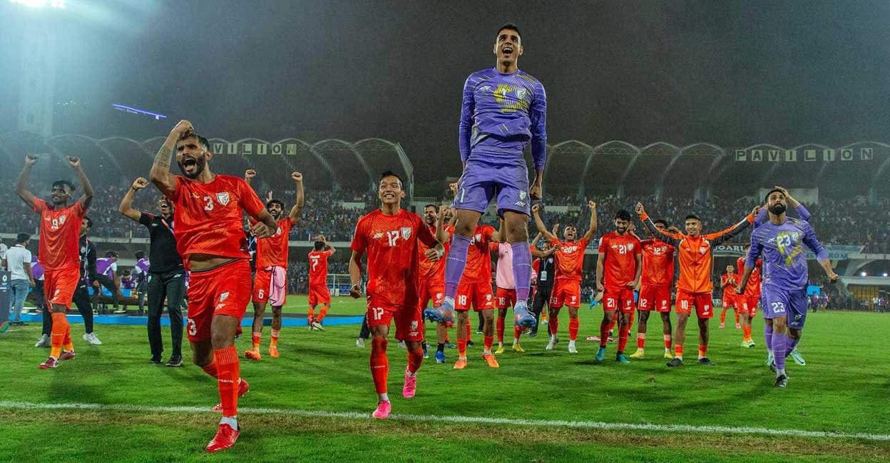 ഞങ്ങൾക്ക് ഇനിയും മത്സരങ്ങൾ തരൂ...- A WhatsApp Chat with Indian Football ...