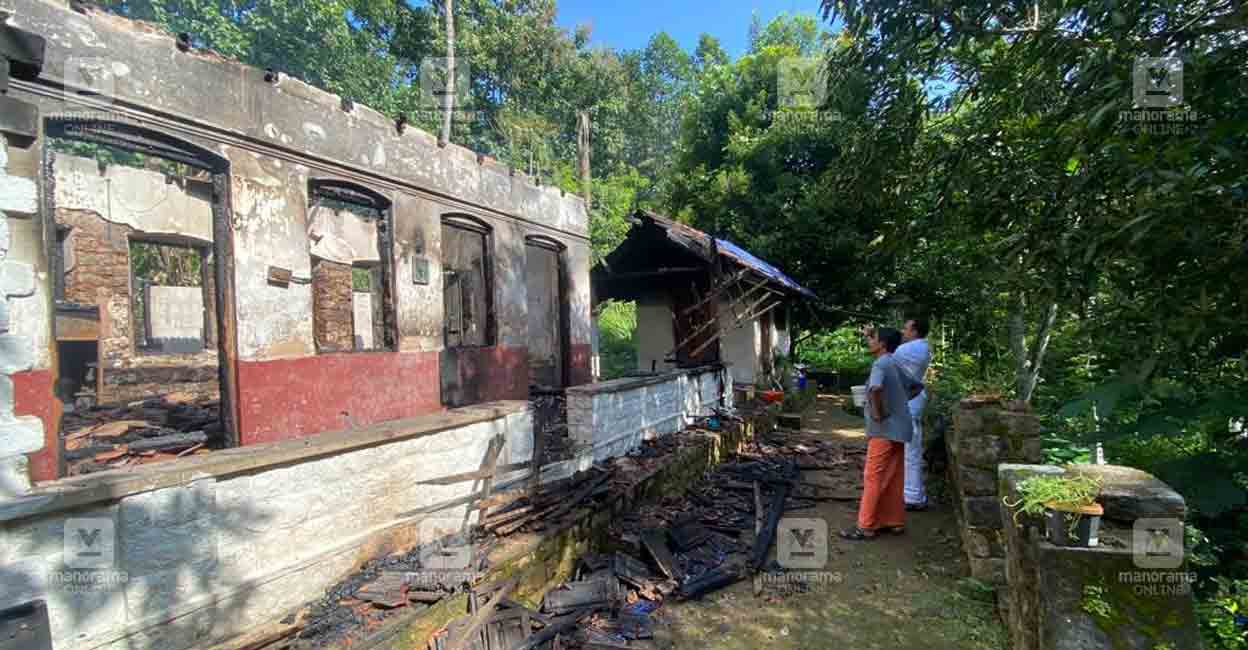 ഈരാറ്റുപേട്ടയിൽ വീടിനു തീപിടിച്ചു; നാലു പേർക്ക് പരുക്ക് - House Catches Fire | Erattupetta ...
