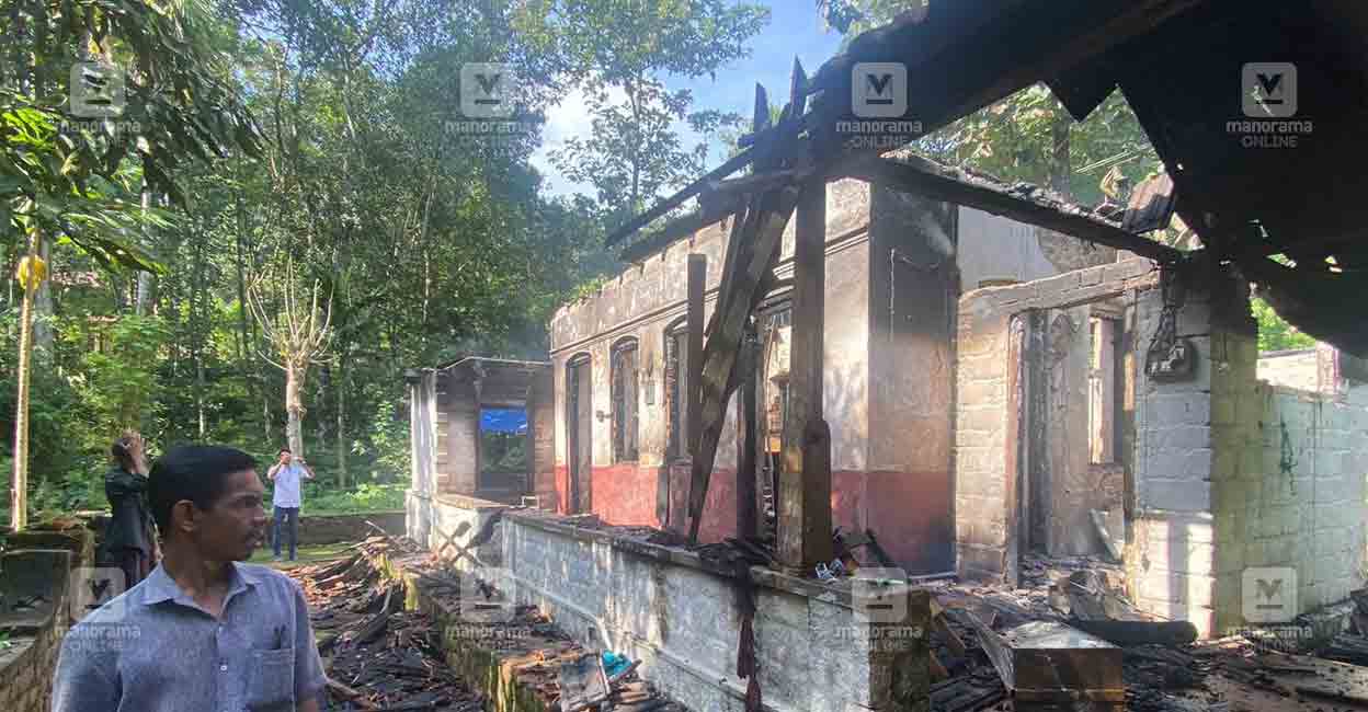 ഈരാറ്റുപേട്ടയിൽ വീടിനു തീപിടിച്ചു; നാലു പേർക്ക് പരുക്ക് - House Catches Fire | Erattupetta ...
