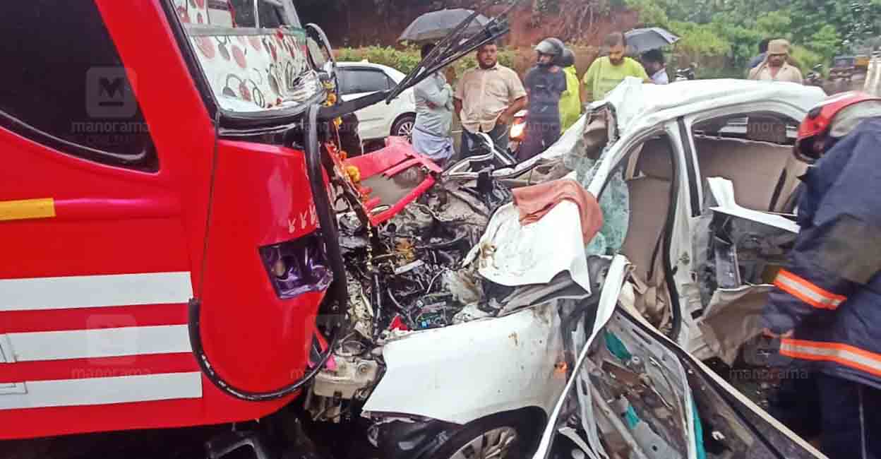 എടപ്പാളിൽ സ്വകാര്യ ബസും ചരക്കുലോറിയും കാറും കൂട്ടിയിടിച്ചു;4 പേർക്ക് ...