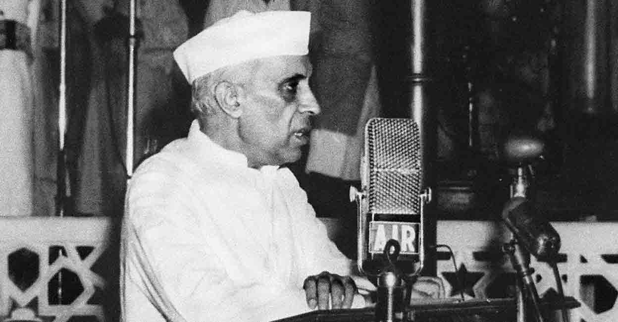 മധ്യപ്രദേശ് നിയമസഭയിൽ നെഹ്റുവിന്റെ ചിത്രം മാറ്റി, വിവാദം; ബിജെപിയുടെ ...