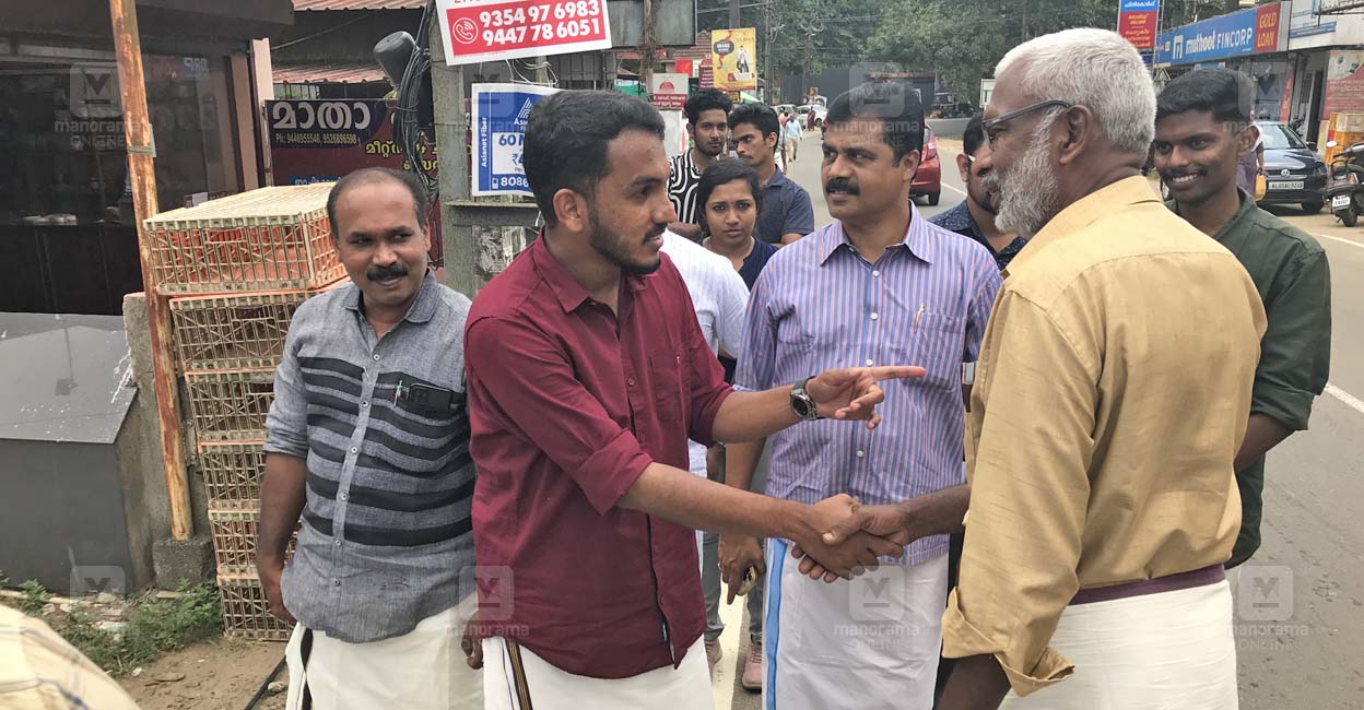 ‘ജയിച്ചു കയറണേട്ടോ’...കുശലം പറഞ്ഞ് സെൽഫി എടുത്ത് ഓടിപ്പാഞ്ഞ് ജെയ്ക് ...