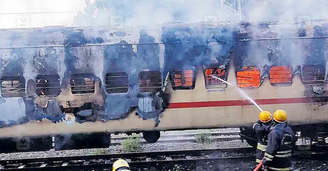 മധുരയിൽ നിർത്തിയിട്ട ട്രെയിനിൽ തീപിടിത്തം: അഞ്ച് ഉത്തർപ്രദേശ് സ്വദേശിക ...