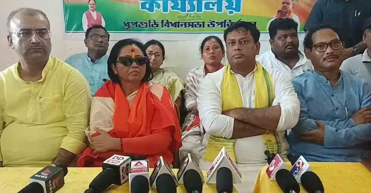 ധുപ്ഗുരി ഉപതിരഞ്ഞെടുപ്പ്: തൃണമൂൽ മുൻ എംഎൽഎ മിതാലി റോയ് ബിജെപിയിൽ ചേ ...