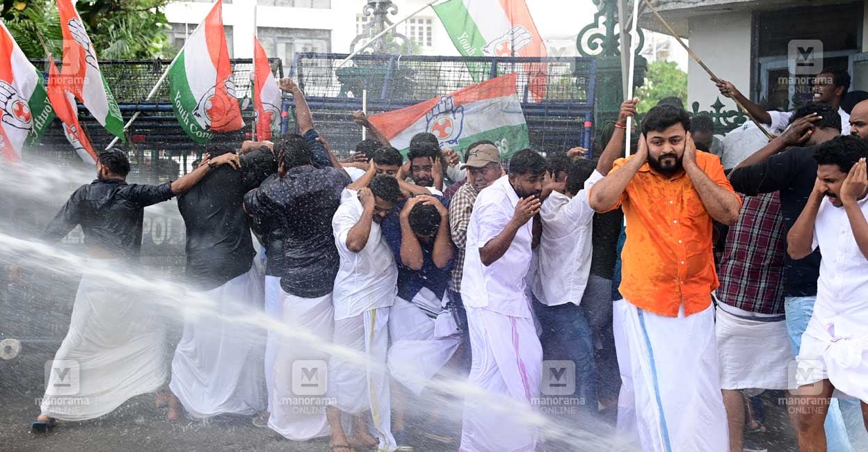 സെക്രട്ടേറിയറ്റ് മാർച്ചിലെ സംഘർഷത്തിൽ രാഹുലിന്റെ അറസ്റ്റ് ...