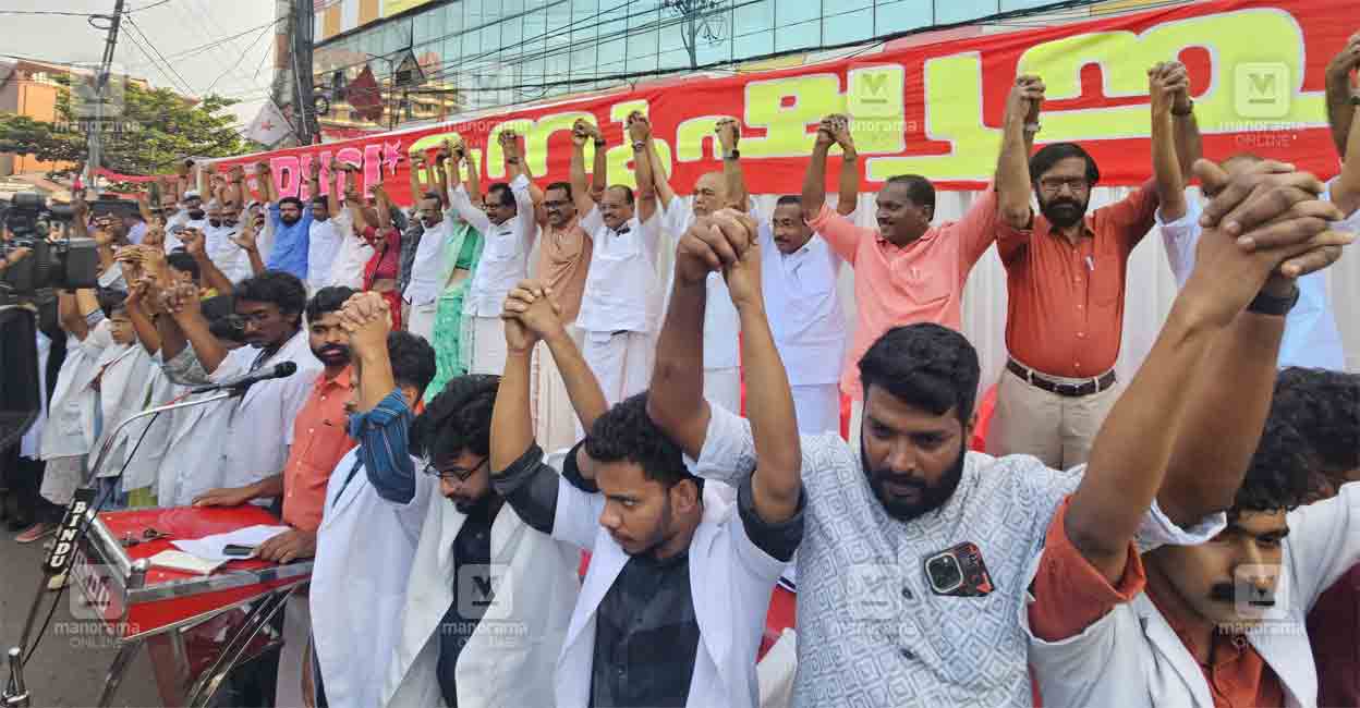 ഡിവൈഎഫ്ഐയുടെ മനുഷ്യ ചങ്ങല: ആളുകളെ കൊണ്ടുപോവാൻ വിദ്യാഭ്യാസ സ്ഥാപനങ്ങളിലെ ...