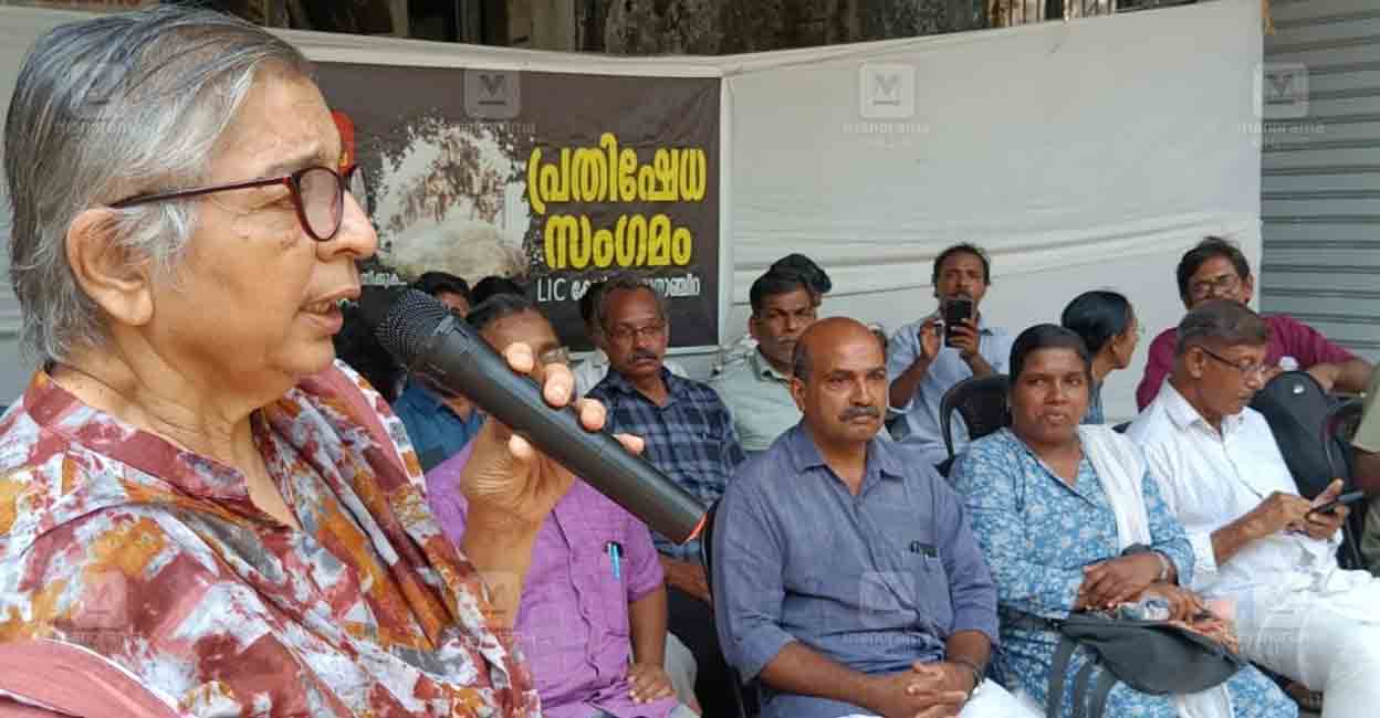 രാമക്ഷേത്രം: പ്രധാനമന്ത്രി ഭരണഘടന ലംഘിക്കുന്നു, അപമാനകരം: കെ.അജിത ...