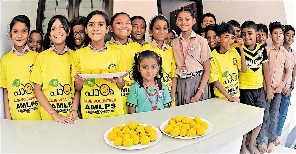 വട്ടമണ്ണപ്പുറം സ്കൂളിന്റെ നല്ല പാഠം: 2 കുടുംബങ്ങൾക്കു വീടിന്റെ തണ ...