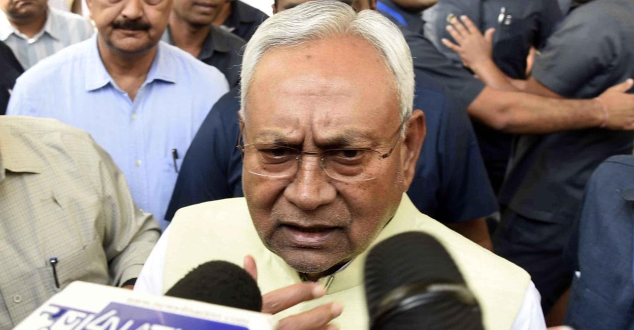 ഗവർണറുമായി നിതീഷിന്റെ ചർച്ച; അഭ്യൂഹം ശക്തം - Bihar chief minister Nitish Kumar meets governor ...