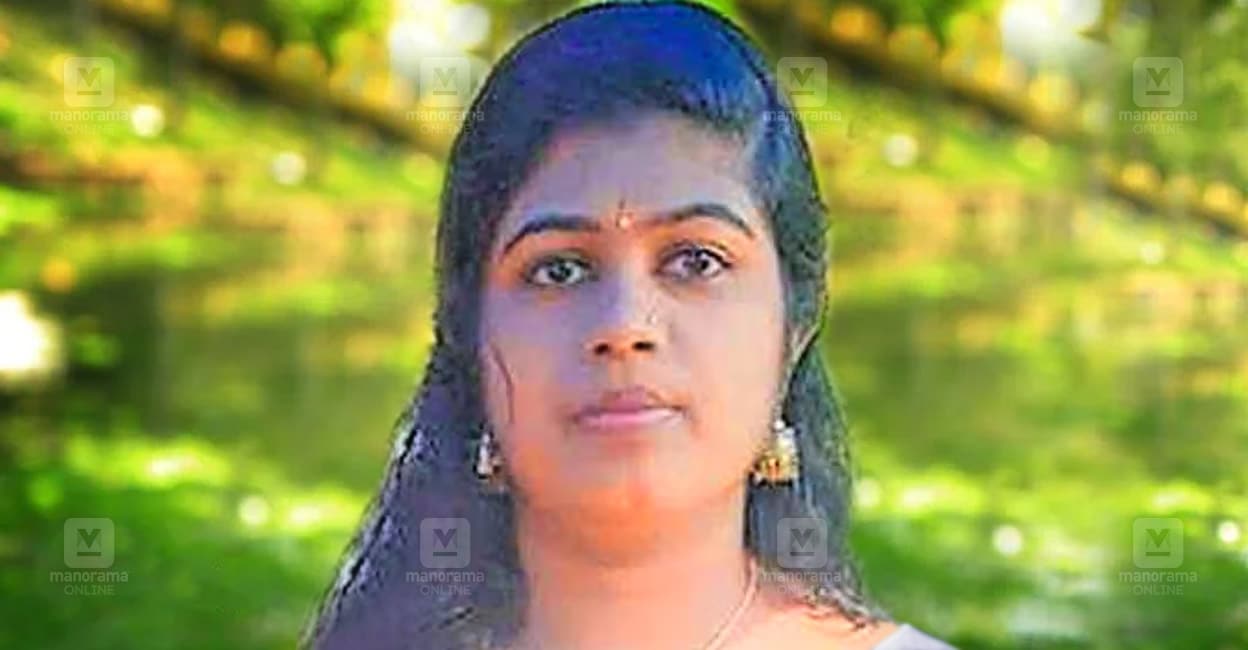 സ്കൂട്ടർ മറിഞ്ഞ് രാത്രി മണിക്കൂറുകൾ കലുങ്കിനടിയിൽ കിടന്ന യുവതി മരിച്ചു - Young woman died in ...