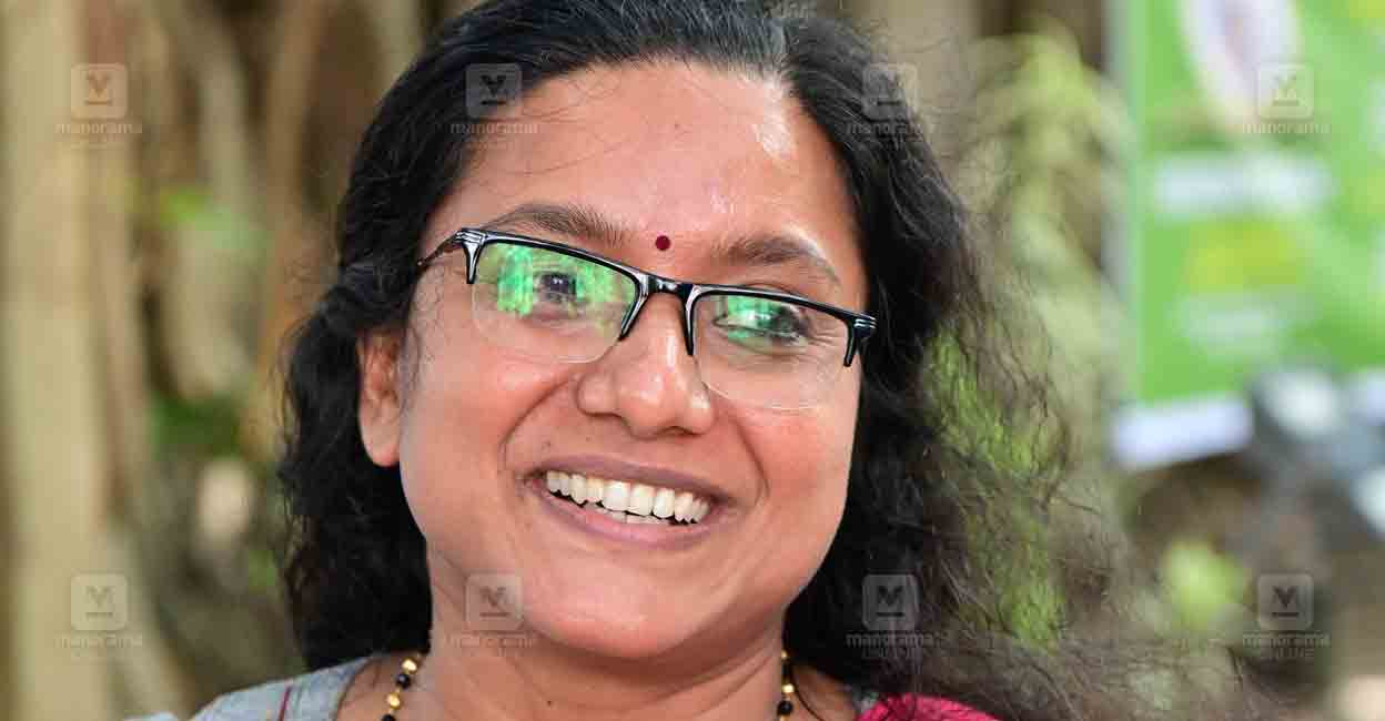 നിയമനം യോഗ്യതയുടെയും മെറിറ്റിന്റെയും അടിസ്ഥാനത്തില്‍: പ്രിയാ വർഗീസ് ...