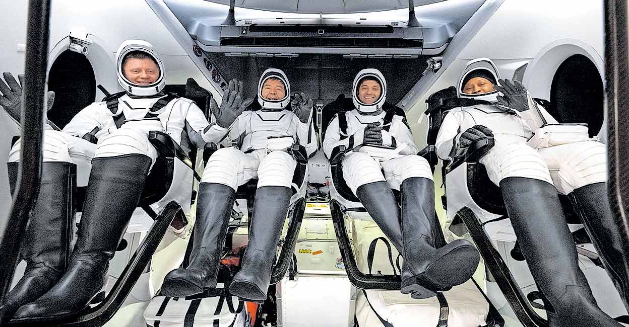 ബഹിരാകാശ നിലയത്തിൽനിന്ന് 4 പേർകൂടി മടങ്ങിയെത്തി - Four Astronauts ...