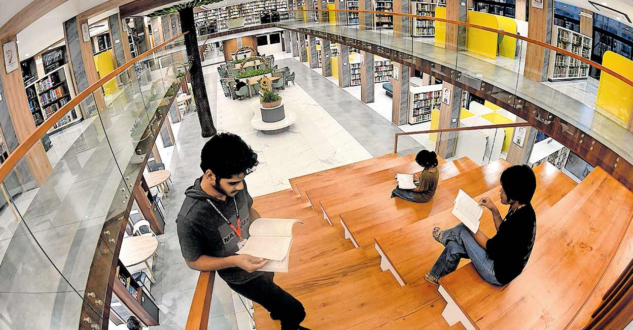 ലൈബ്രറി - Sunday special about Devagiri St. Joseph's College library ...