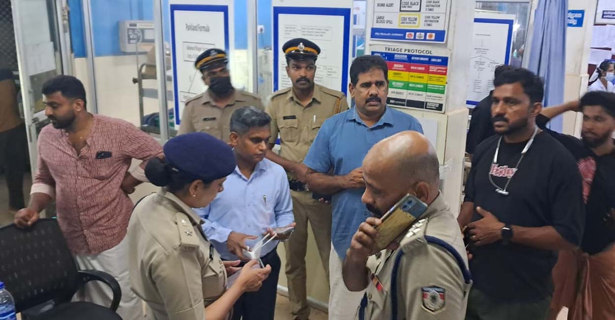 നീലേശ്വരം വീരർകാവ് ക്ഷേത്രത്തിൽ ഉത്സവത്തിനിടെ വെടിക്കെട്ട്പുരയ്ക്ക് ...