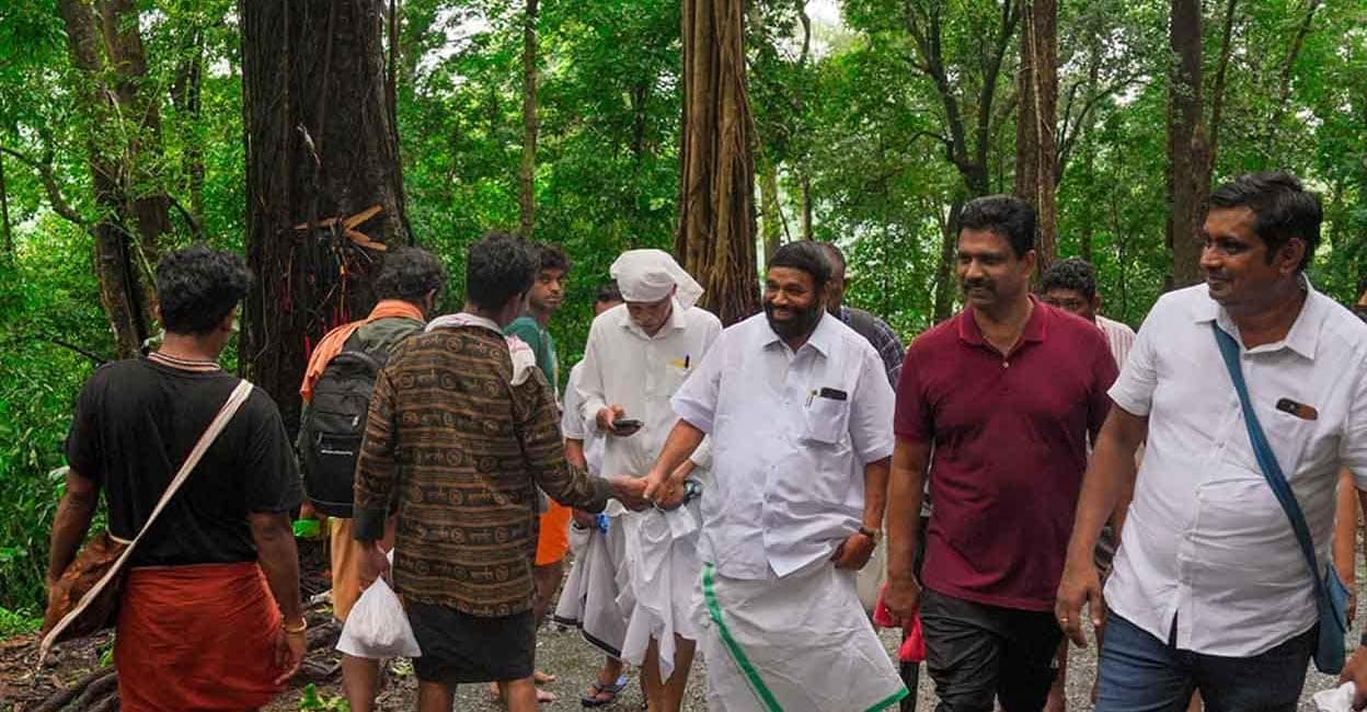 ശരണാരവങ്ങളോടെ മറ്റൊരു മണ്ഡലകാലത്തിനു തുടക്കമാകുകയാണ് - Sabarimala ...