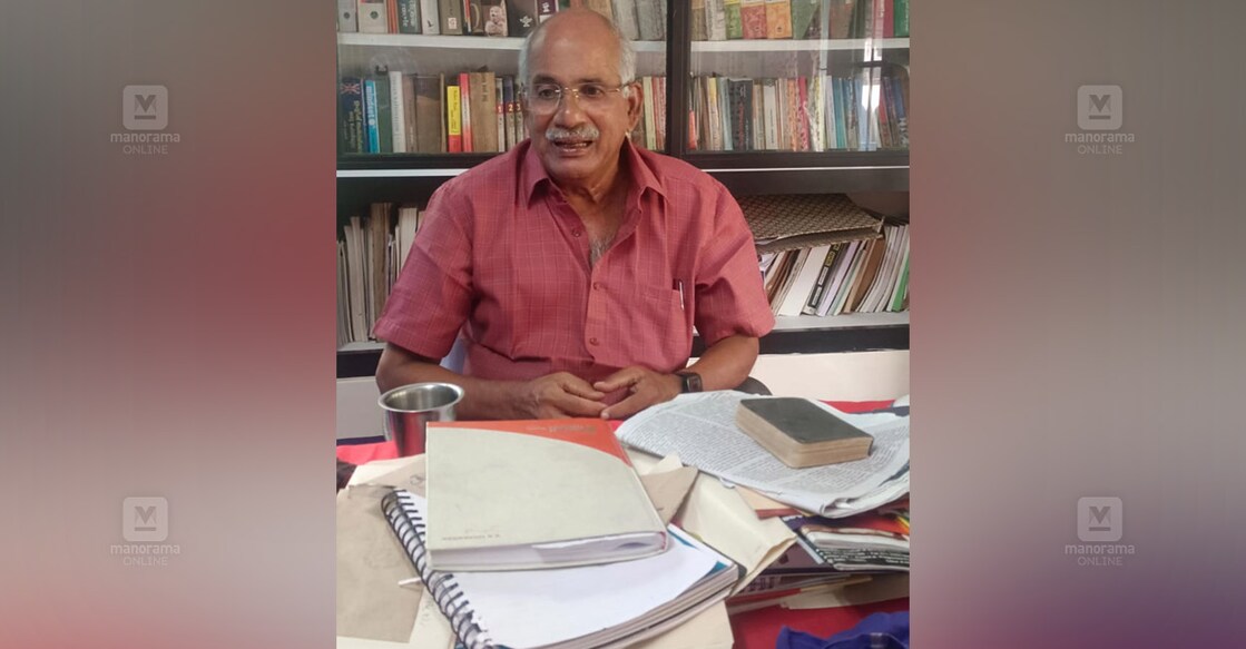 ‘വന്ന ആൾ‌ക്കാൾ മുഴുവൻ ഇതിനകത്ത് നിൽക്കണമെന്നില്ല’; പാലക്കാട്ട് ചുറ്റിക ...