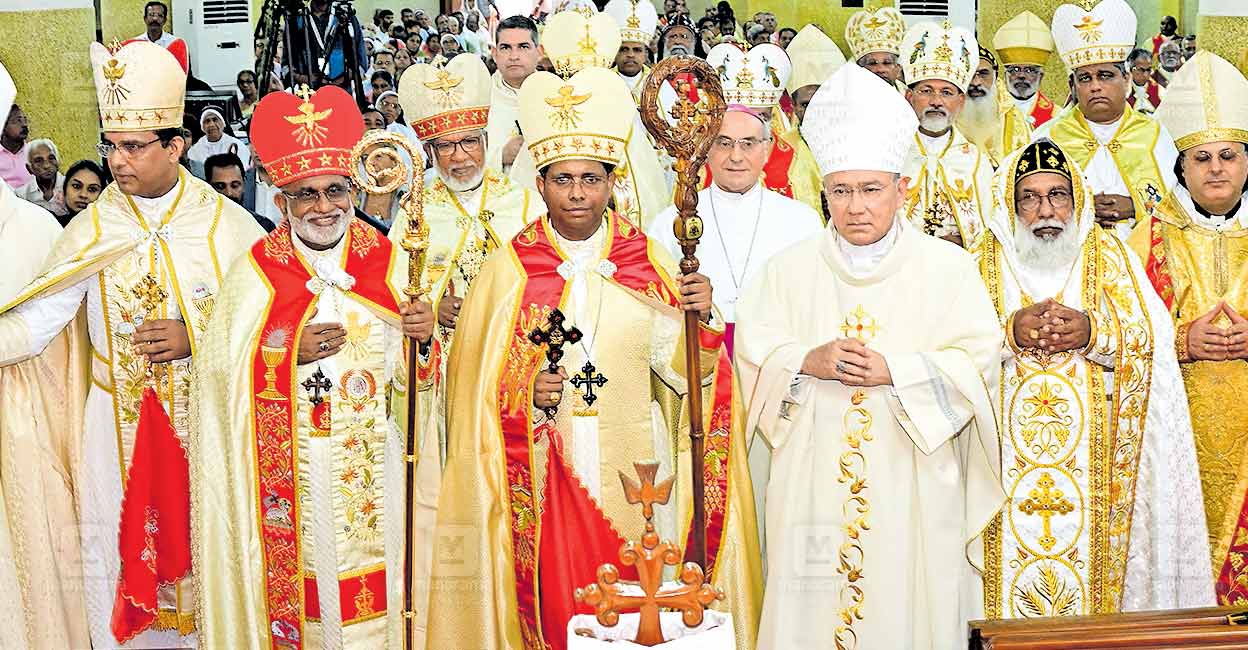 പ്രാർഥനാനിർഭരം വിശ്വാസിസാഗരം; അഭിഷിക്തനായി നിയുക്ത കർദിനാൾ ആർച്ച് ബിഷപ് ...