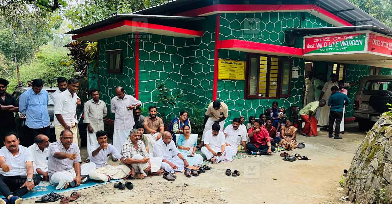 ‘വച്ച ചോറു തിന്നാൻ പോലും സമ്മതിച്ചില്ല’; ആദിവാസി കുടിലുകൾ പൊളിച്ച് ...