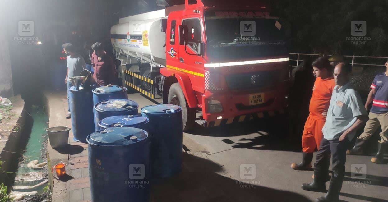 എലത്തൂരിൽ വീണ്ടും ഡീസൽ ചോർച്ചയെന്ന് നാട്ടുകാർ; 2000 ലീറ്റ ...