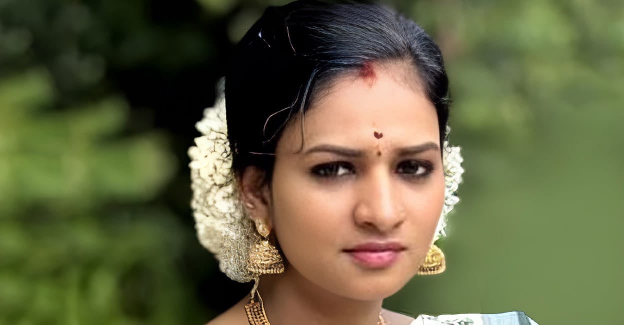 ഇന്ദുജയുടെ ശരീരത്തില്‍ മുറിവേറ്റ പാടുകള്‍; അഭിജിത്ത് മർദിച്ചിട്ട് കെട്ടിതൂക്കി കൊന്നതെന്ന് ...