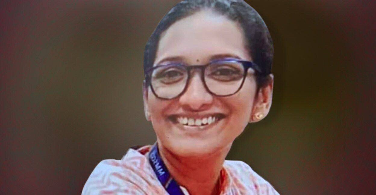 സ്കൂട്ടറിൽ നിന്നു വലിച്ചിറക്കി ഭർത്താവ് തീകൊളുത്തി യുവതിക്ക് ദാരുണാന്ത്യം Husband Waited For