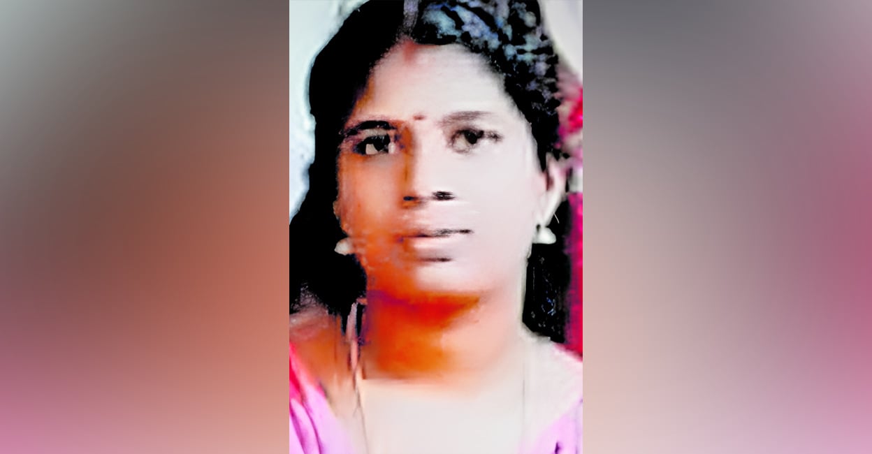 ഗ്രൈൻഡറിൽ ഷാൾ കുരുങ്ങി കഴുത്തു മുറുകി യുവതി മരിച്ചു- Woman death | Palakkad | Kerala News ...